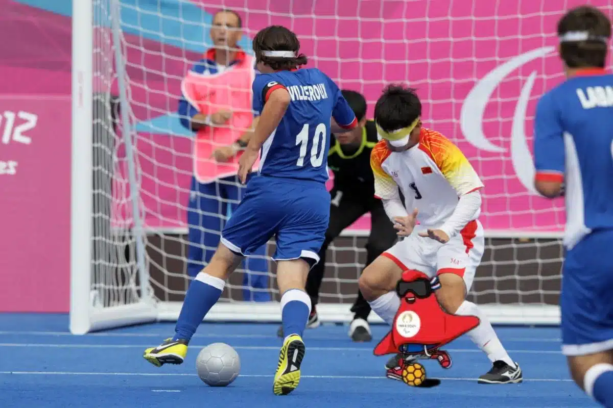 Cécifoot : Histoire, pratique et impact du football pour malvoyants